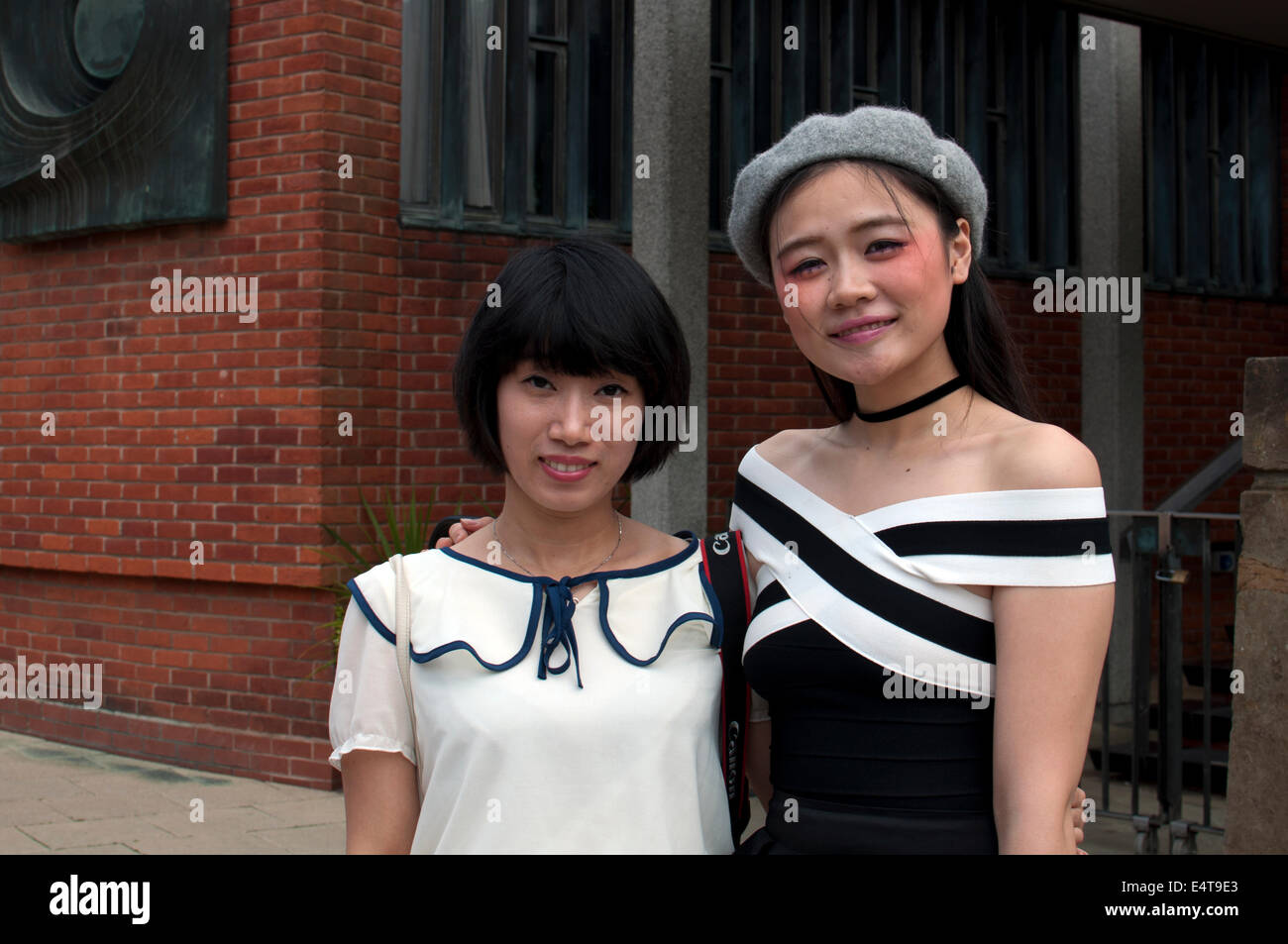 Chinese girls posing hi-res stock photography and images - Alamy