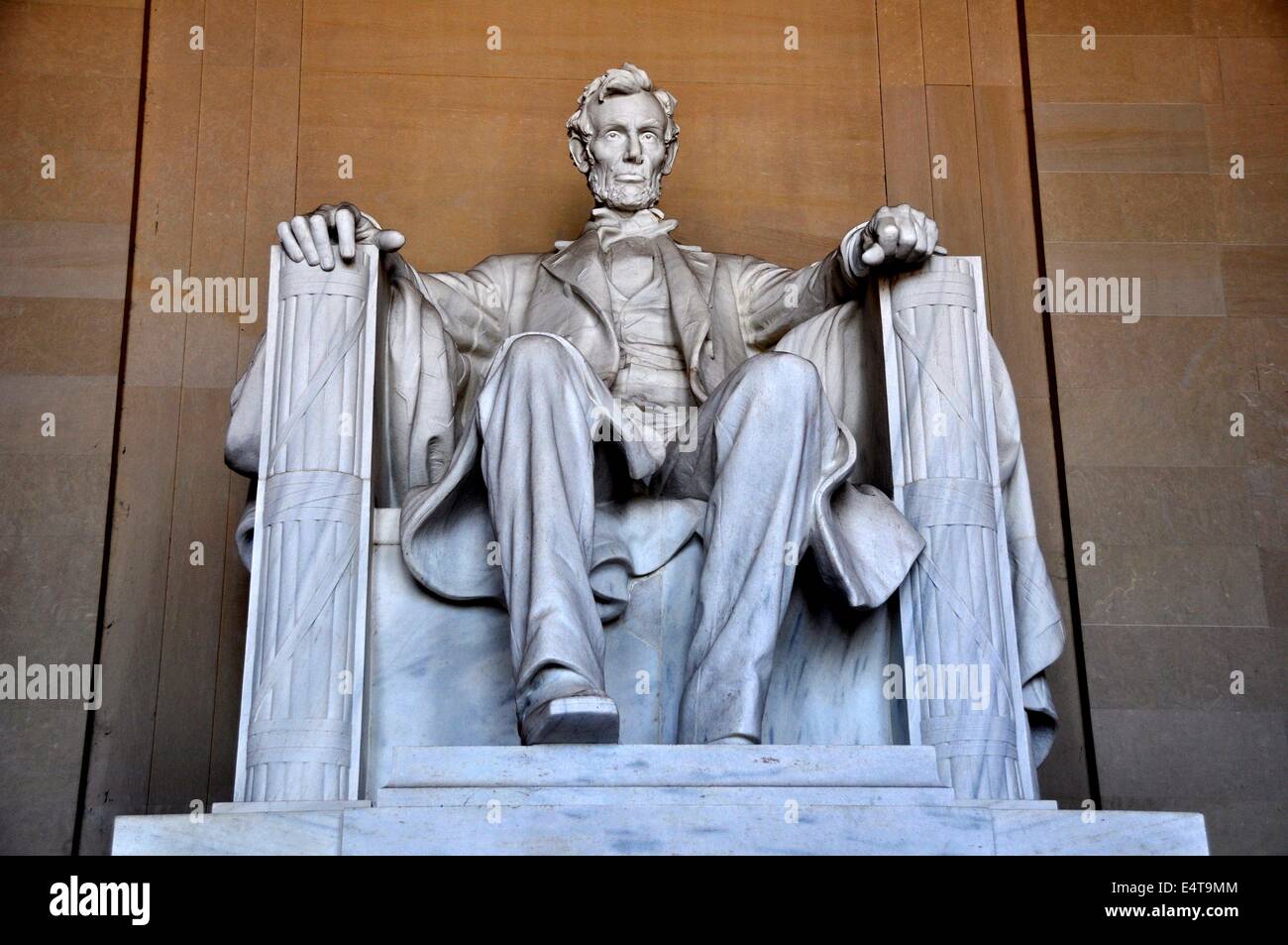 Washington, DC: Daniel Chester French's sculpture of seated President ...