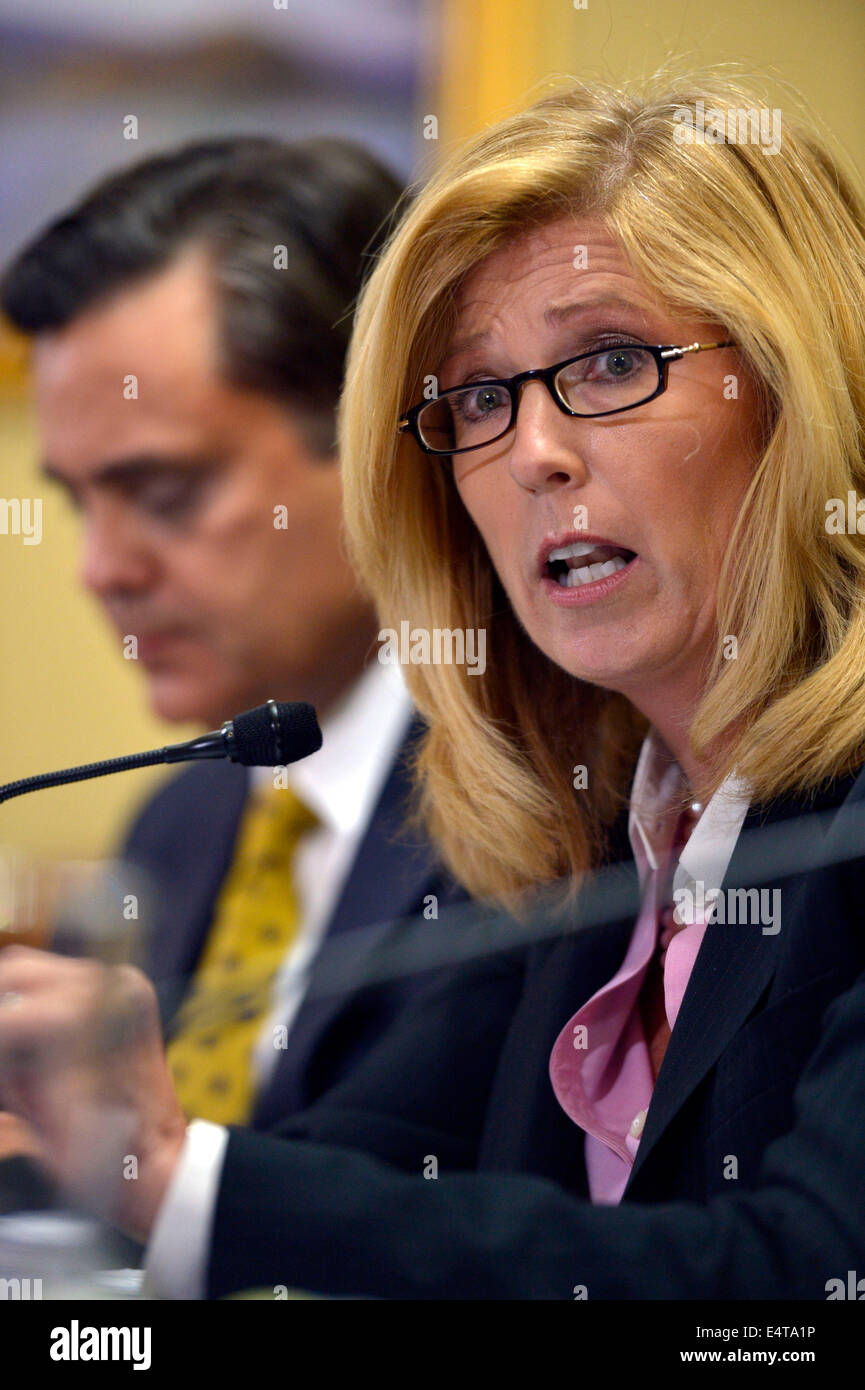 Elizabeth foley hi-res stock photography and images - Alamy