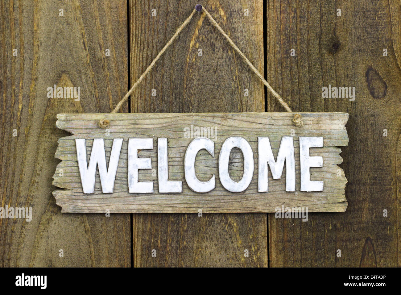 Rustic wood welcome sign hanging on wooden door Stock Photo - Alamy