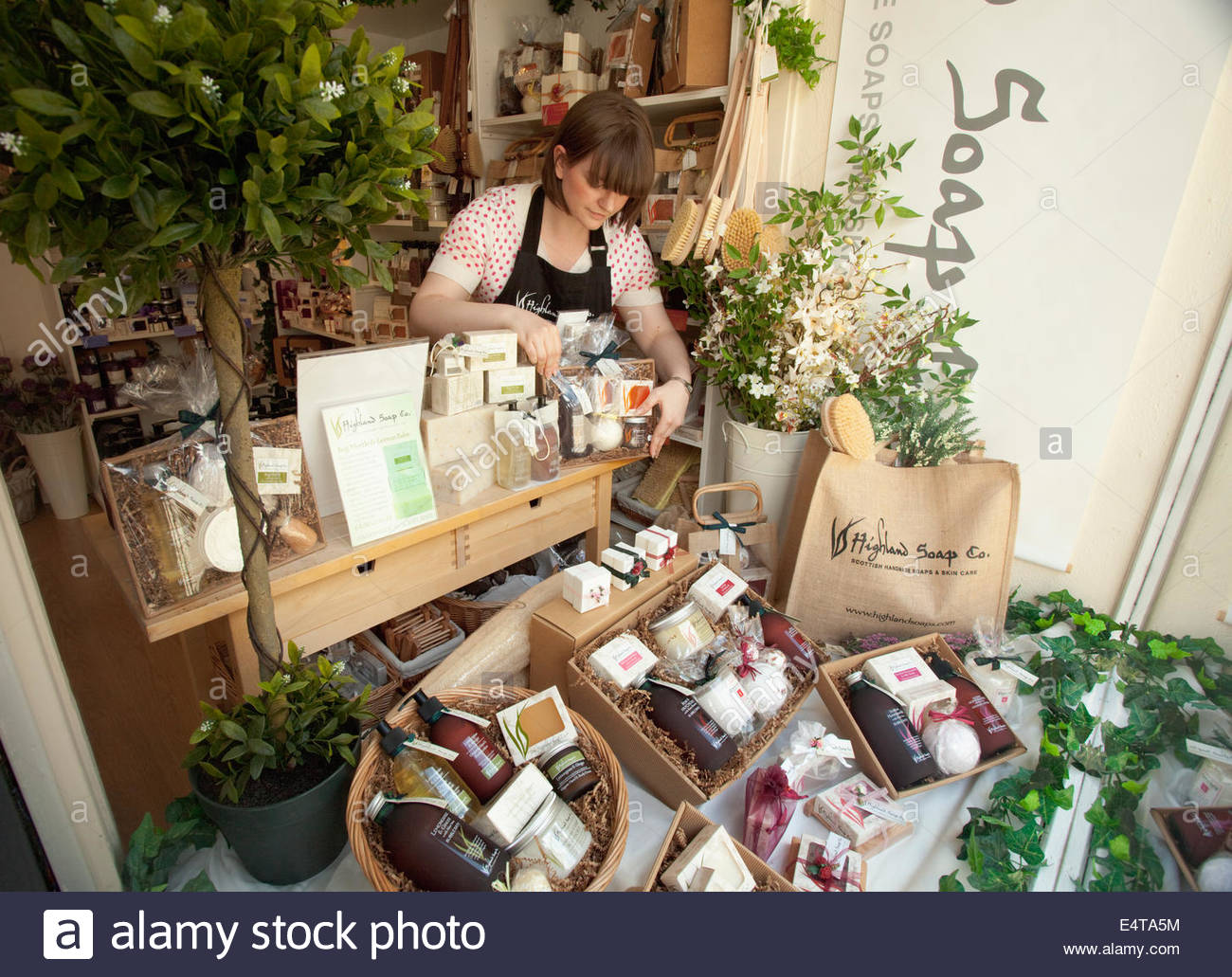 Fort William High Street High Resolution Stock Photography and Images ...