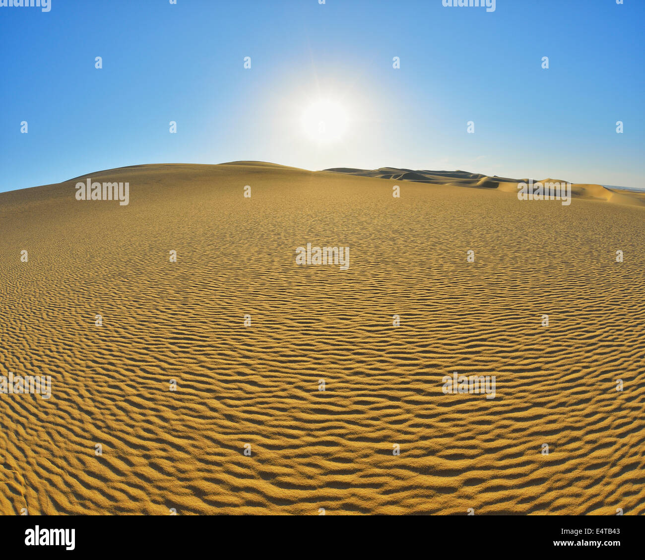 Desert Landscape with Sun, Matruh Governorate, Libyan Desert, Sahara ...