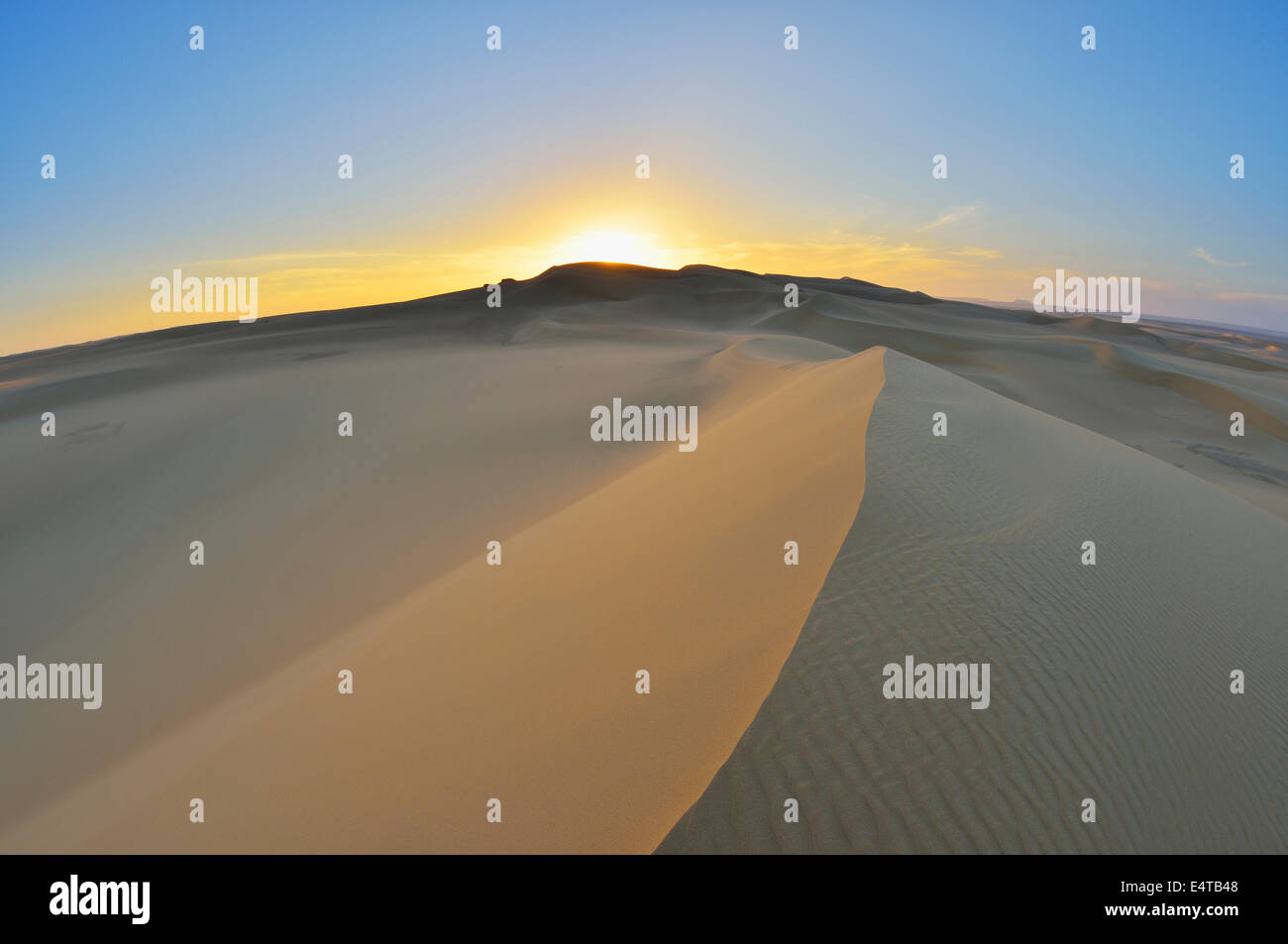 Sun rising at the sahara desert hi-res stock photography and images - Alamy