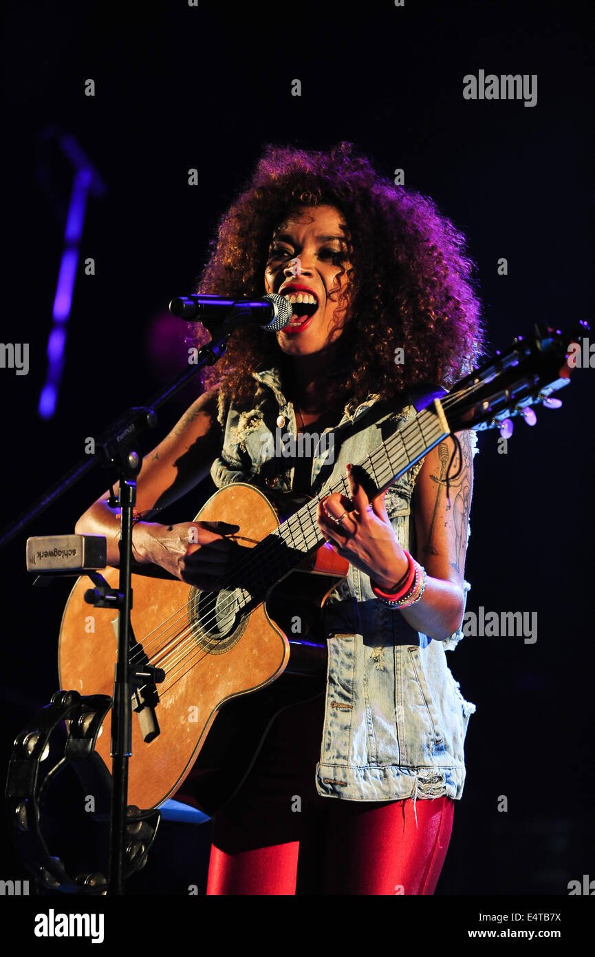 Flavia coelho hi-res stock photography and images - Alamy