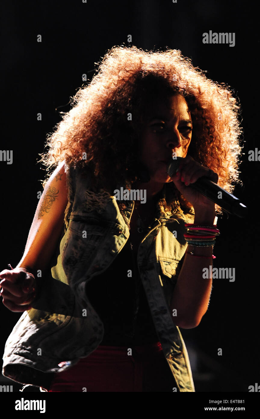 Flavia coelho hi-res stock photography and images - Alamy