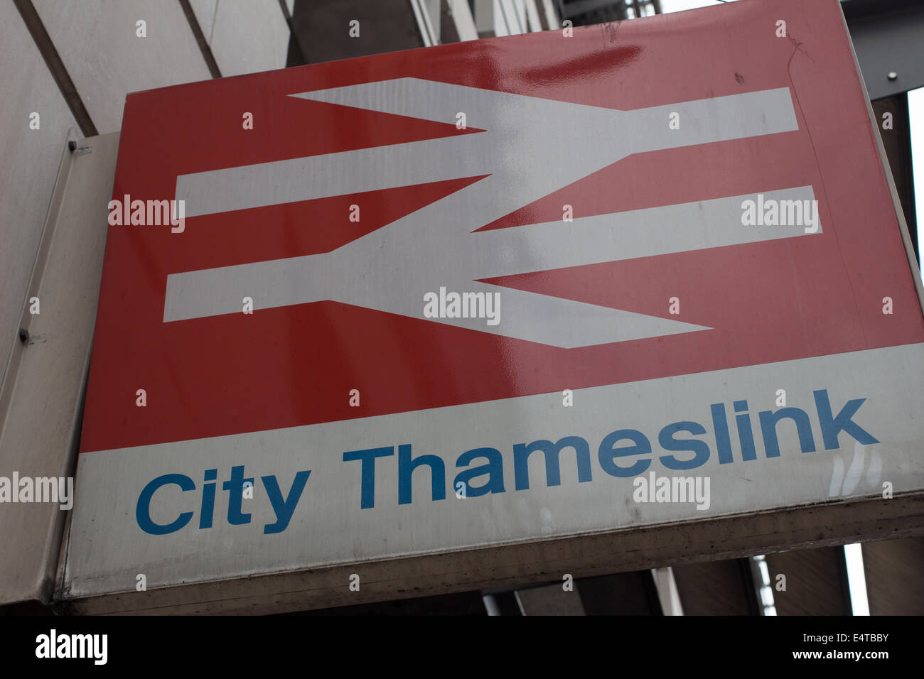 City thameslink sign hi-res stock photography and images - Alamy
