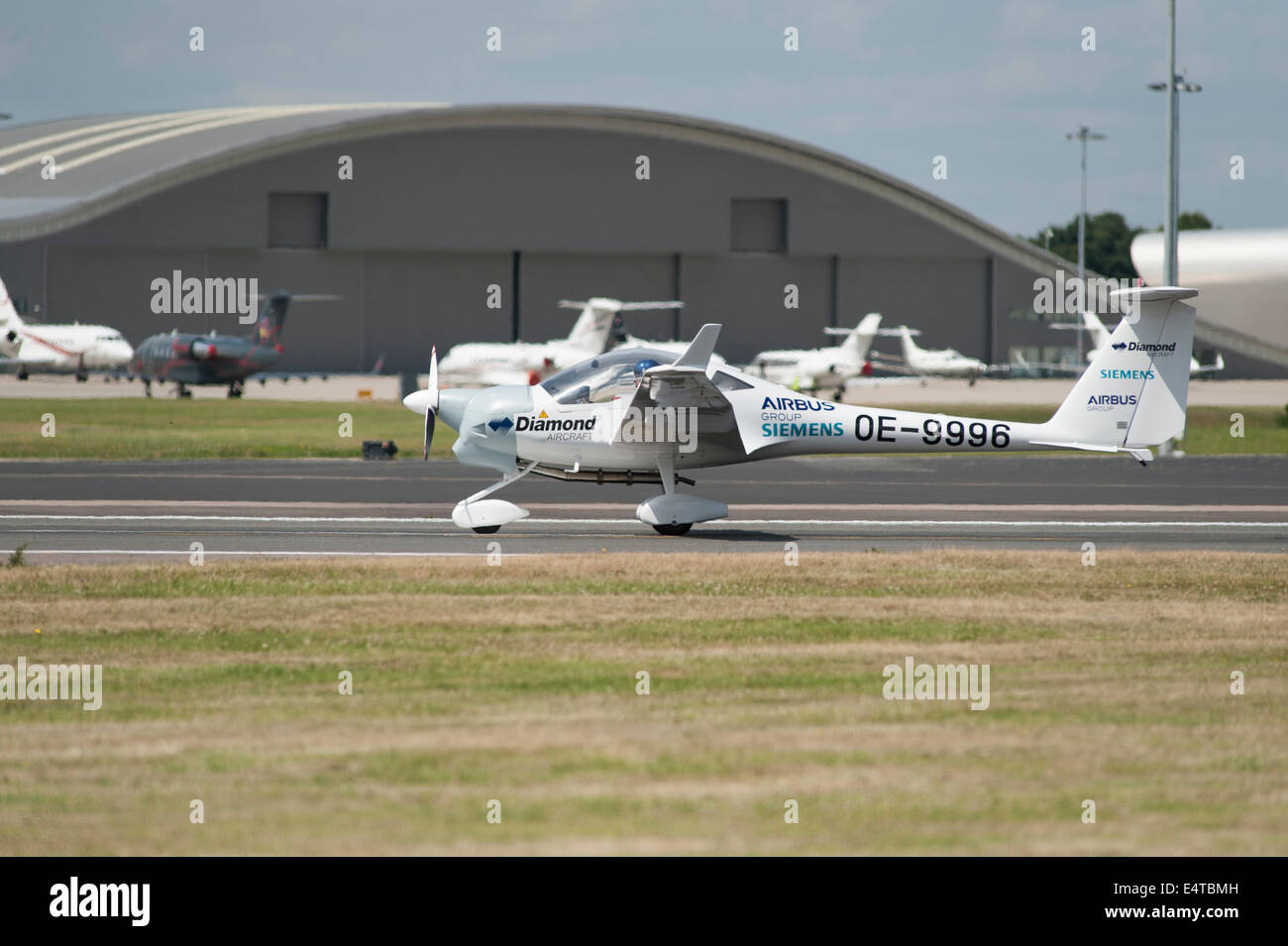 Diamond Aircraft Industries Diamond HK-36 E Star, Hybrid Aircraft at ...