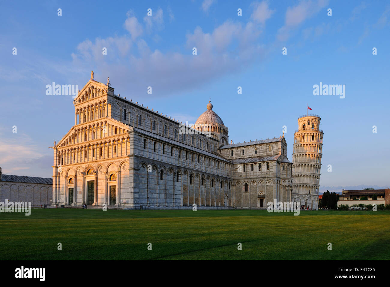Duomo de Pisa with Leaning Tower of Pisa at Sunset, Piazza dei Miracoli ...