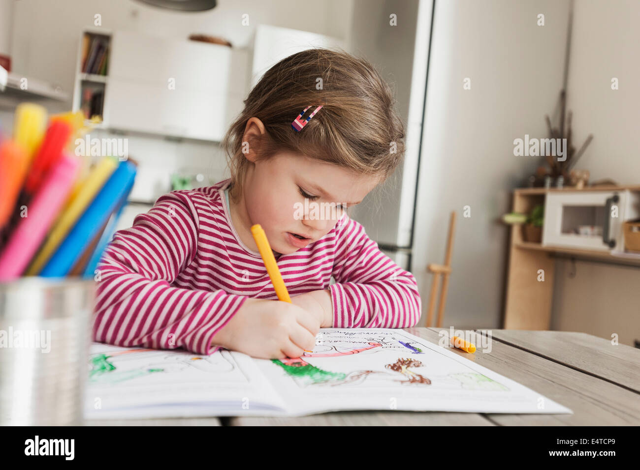 Colouring pictures hi-res stock photography and images - Alamy
