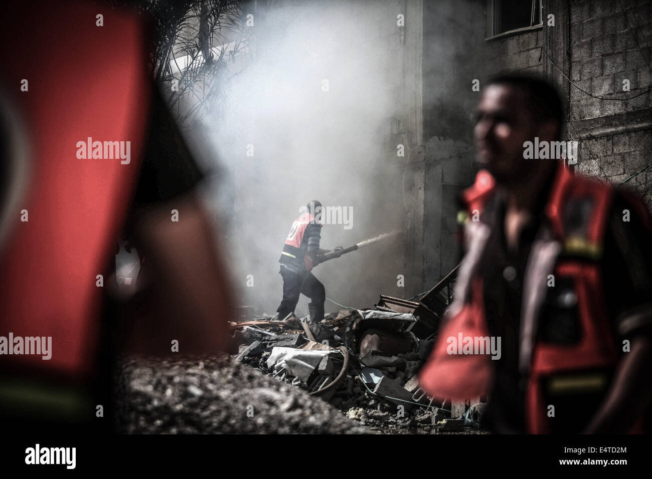 Gaza, Palestinian Territories. 16th July, 2014. Palestinian ...