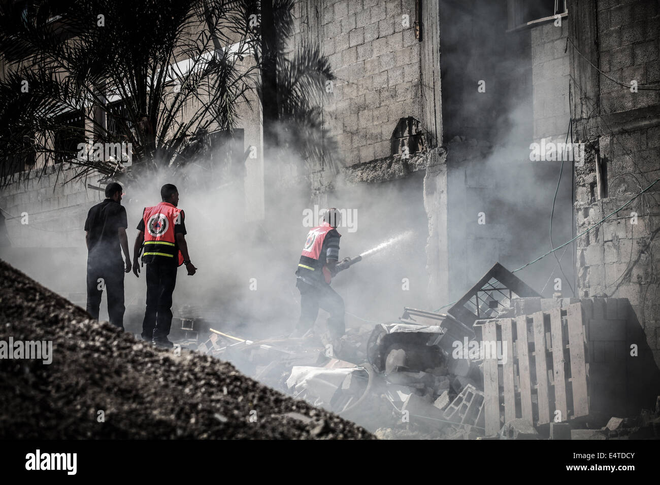 Gaza, Palestinian Territories. 16th July, 2014. Palestinian ...