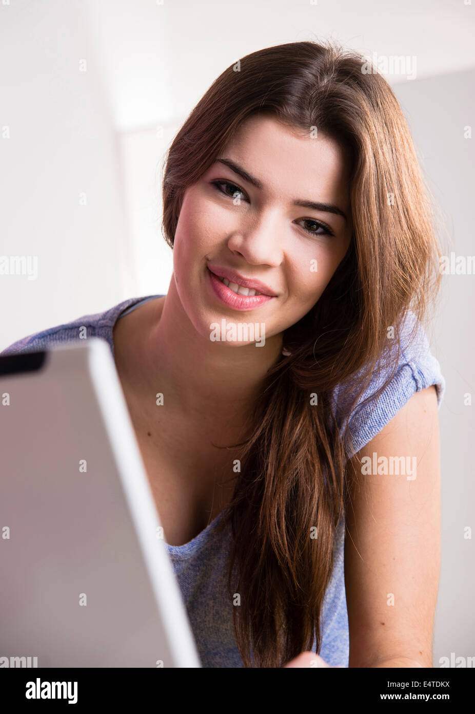 Woman tilted head smile hi-res stock photography and images - Alamy