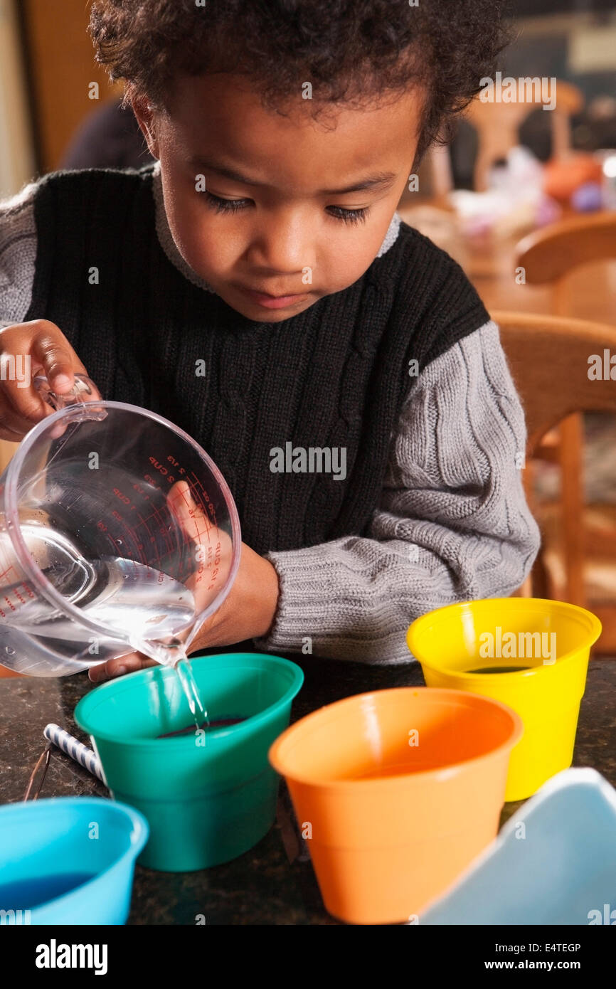 Water pouring measuring cup hi-res stock photography and images - Alamy
