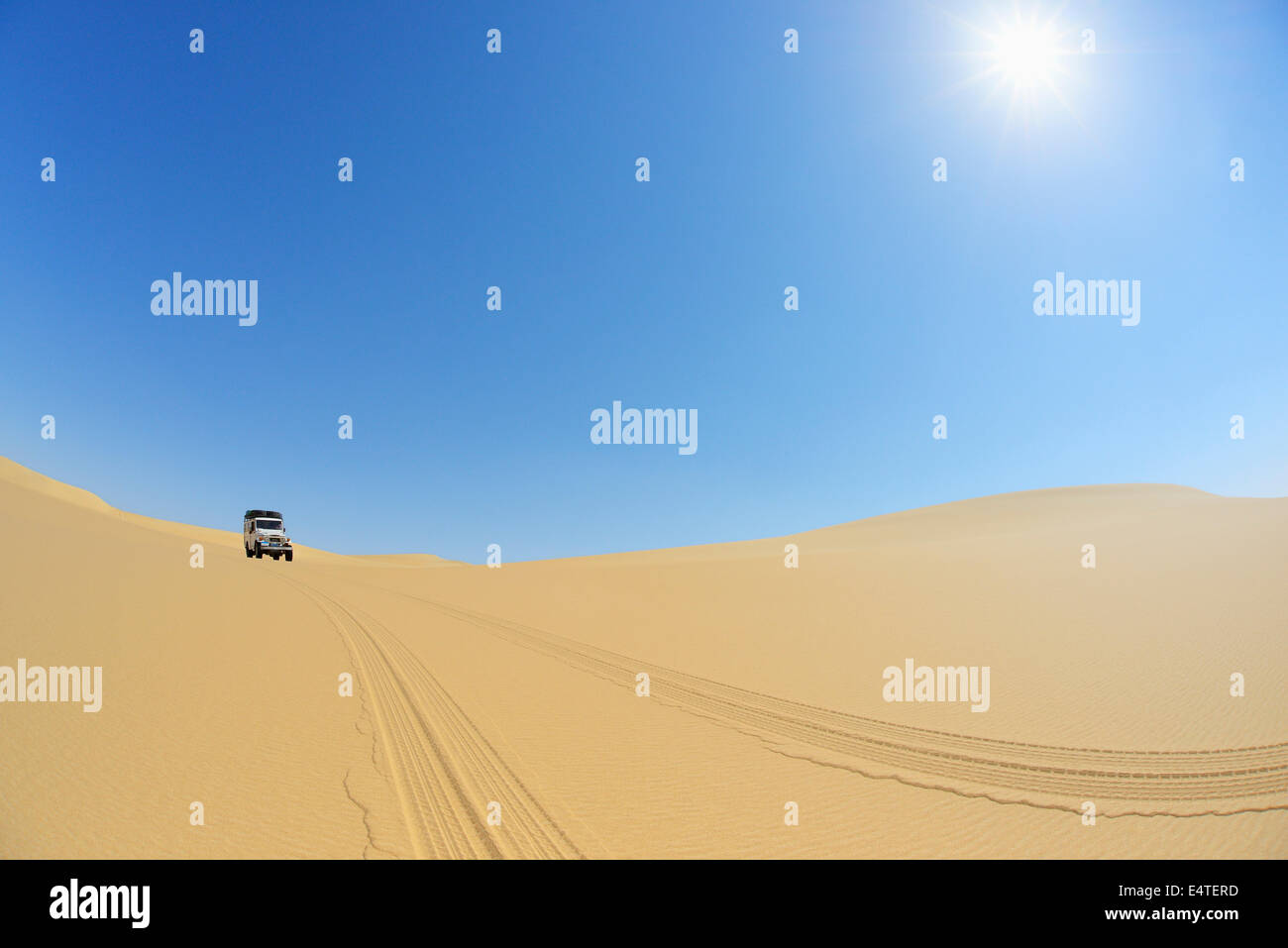 Four Wheel Drive Car in Desert, Blue Sky and Sun, Matruh, Great Sand ...