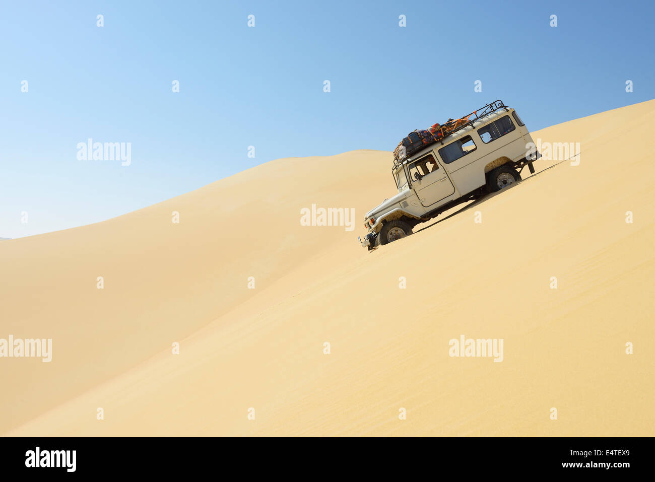 Four Wheel Drive Car in Desert, Matruh, Great Sand Sea, Libyan Desert ...