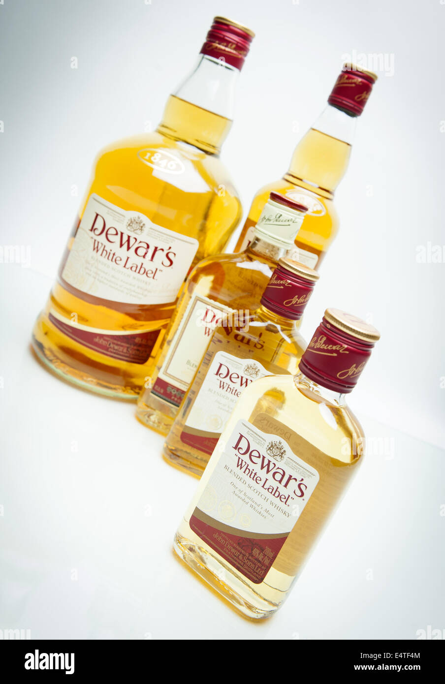 Dewars blended scotch whisky hi-res stock photography and images - Alamy