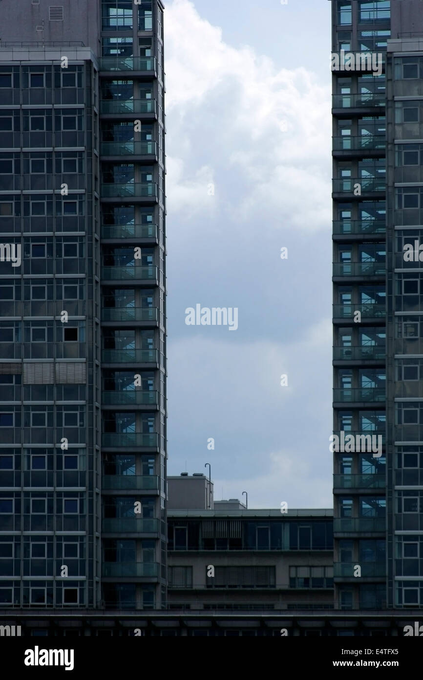 U shaped office building hi-res stock photography and images - Alamy