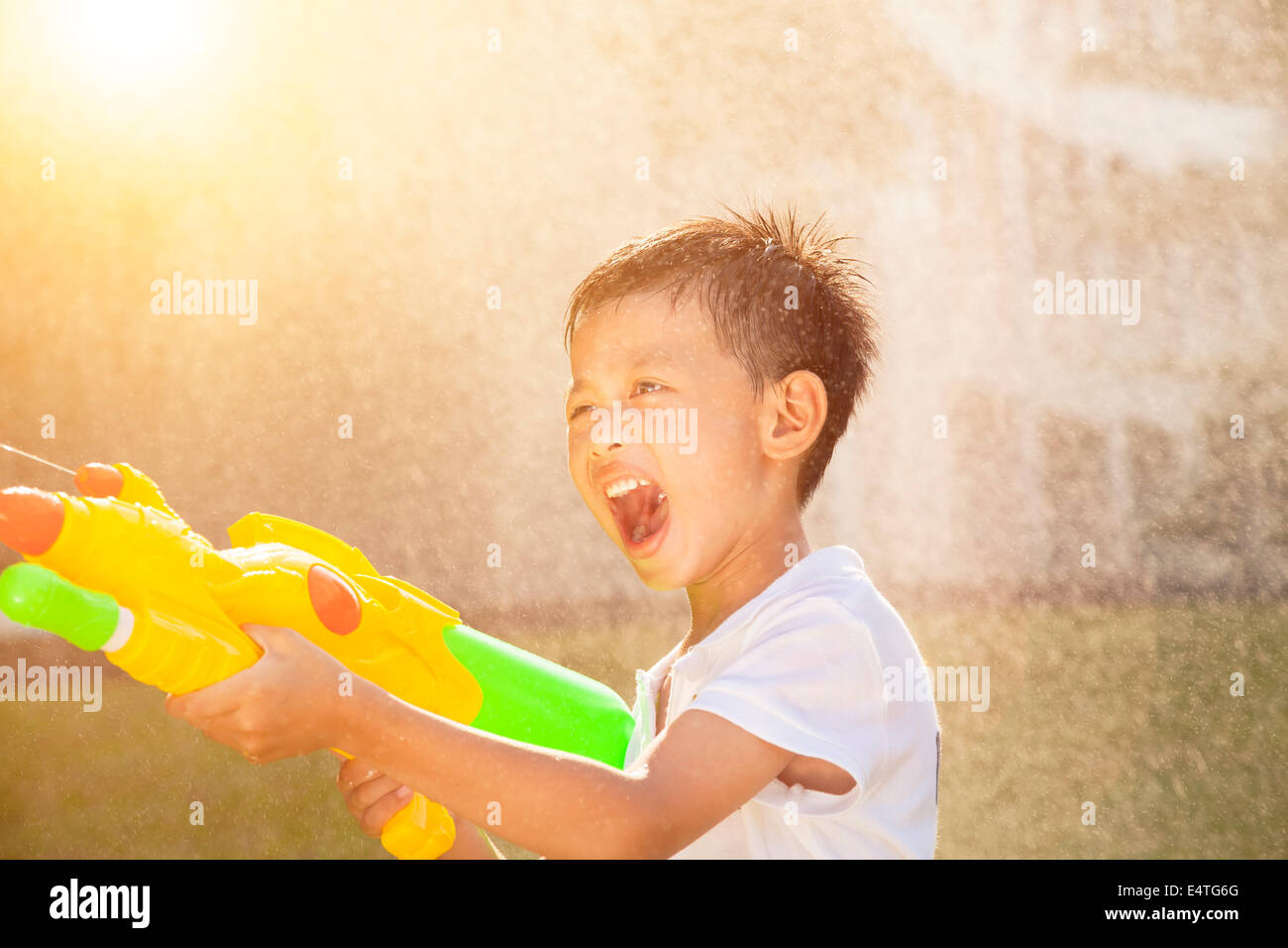 Children and water guns hi-res stock photography and images - Alamy