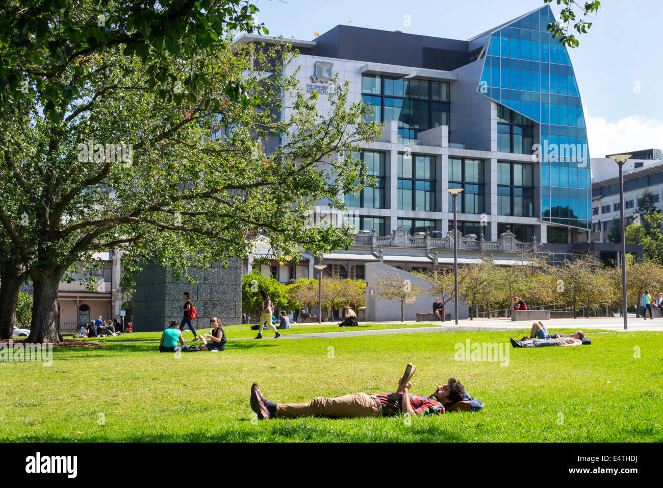 University of melbourne campus students hi-res stock photography and ...