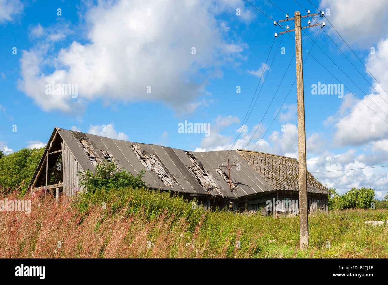 Moody barn hi-res stock photography and images - Alamy
