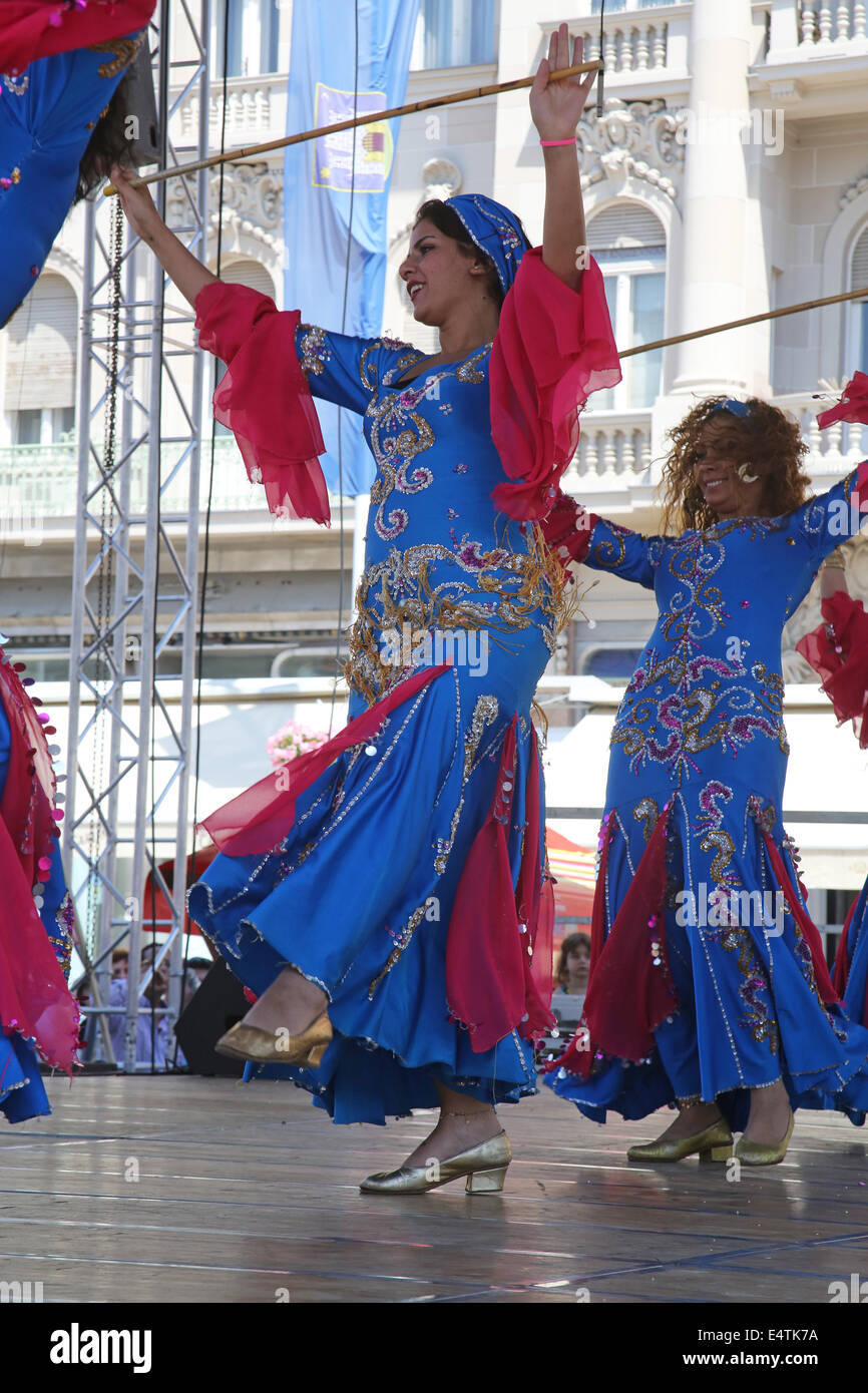 Egyptian folk dance hi-res stock photography and images - Alamy
