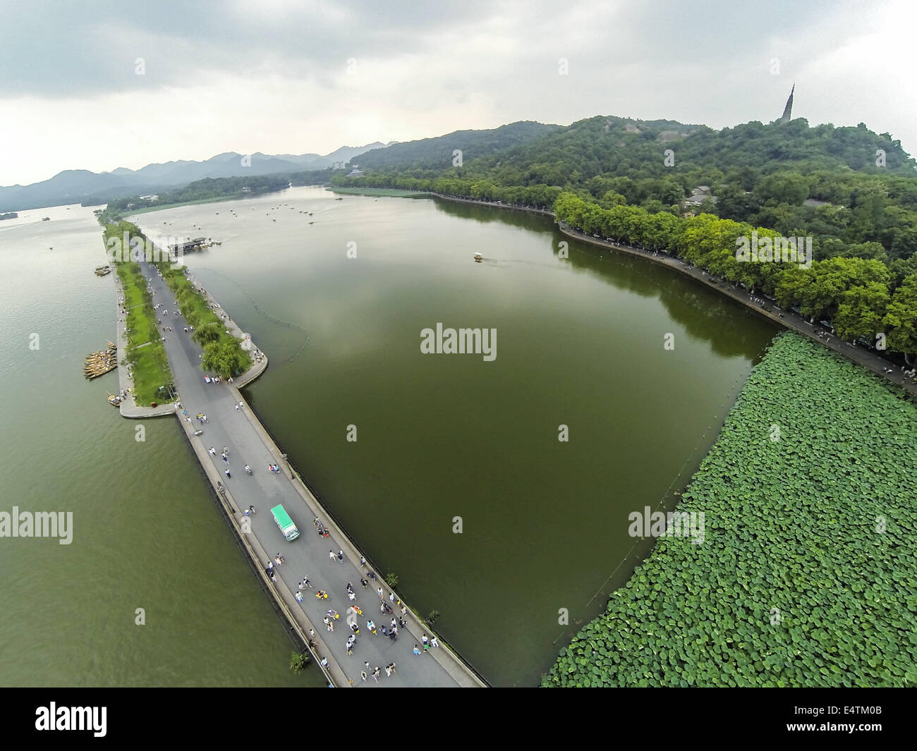 Bai causeway hangzhou hi-res stock photography and images - Alamy