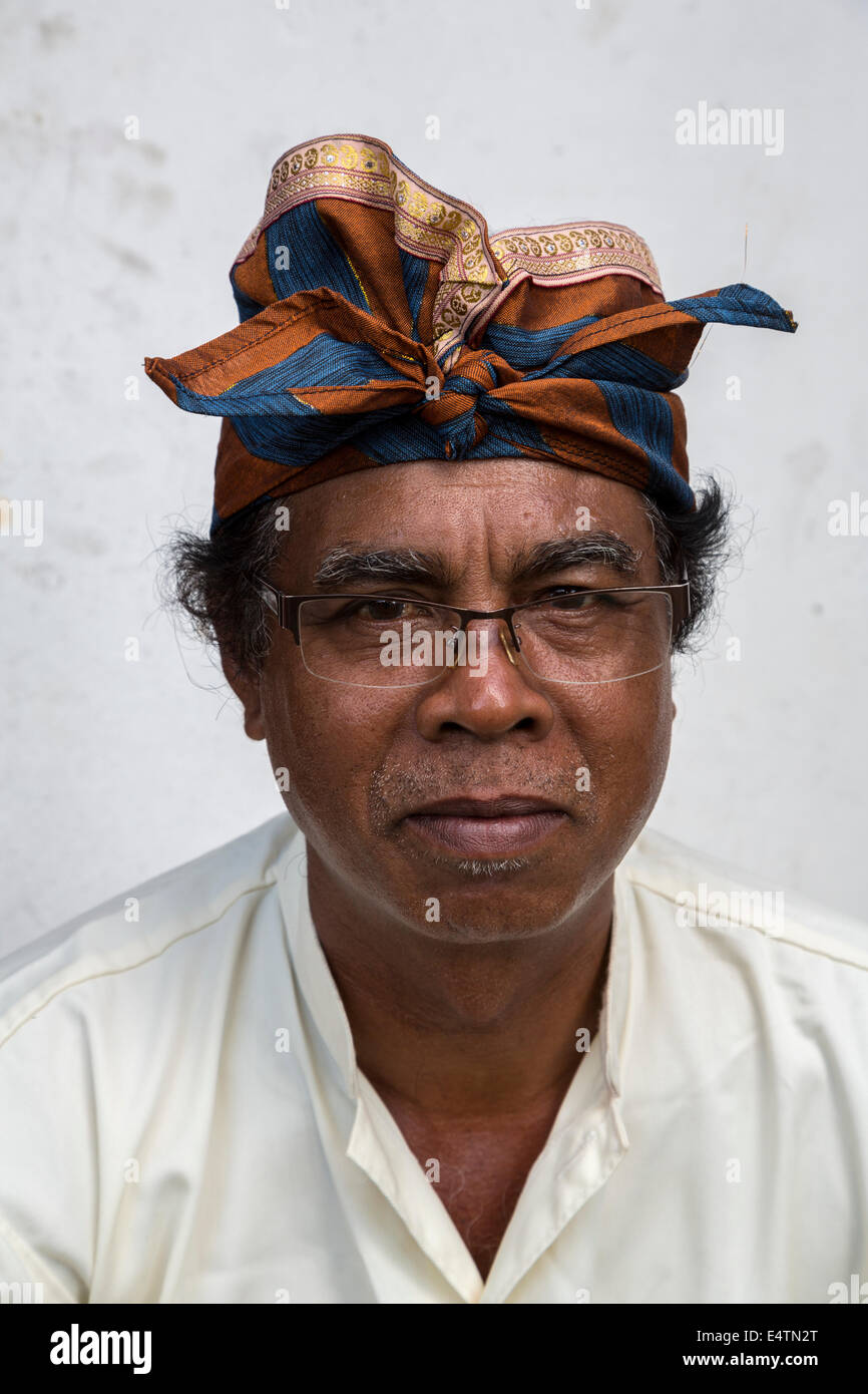 Head wrap hi-res stock photography and images - Alamy