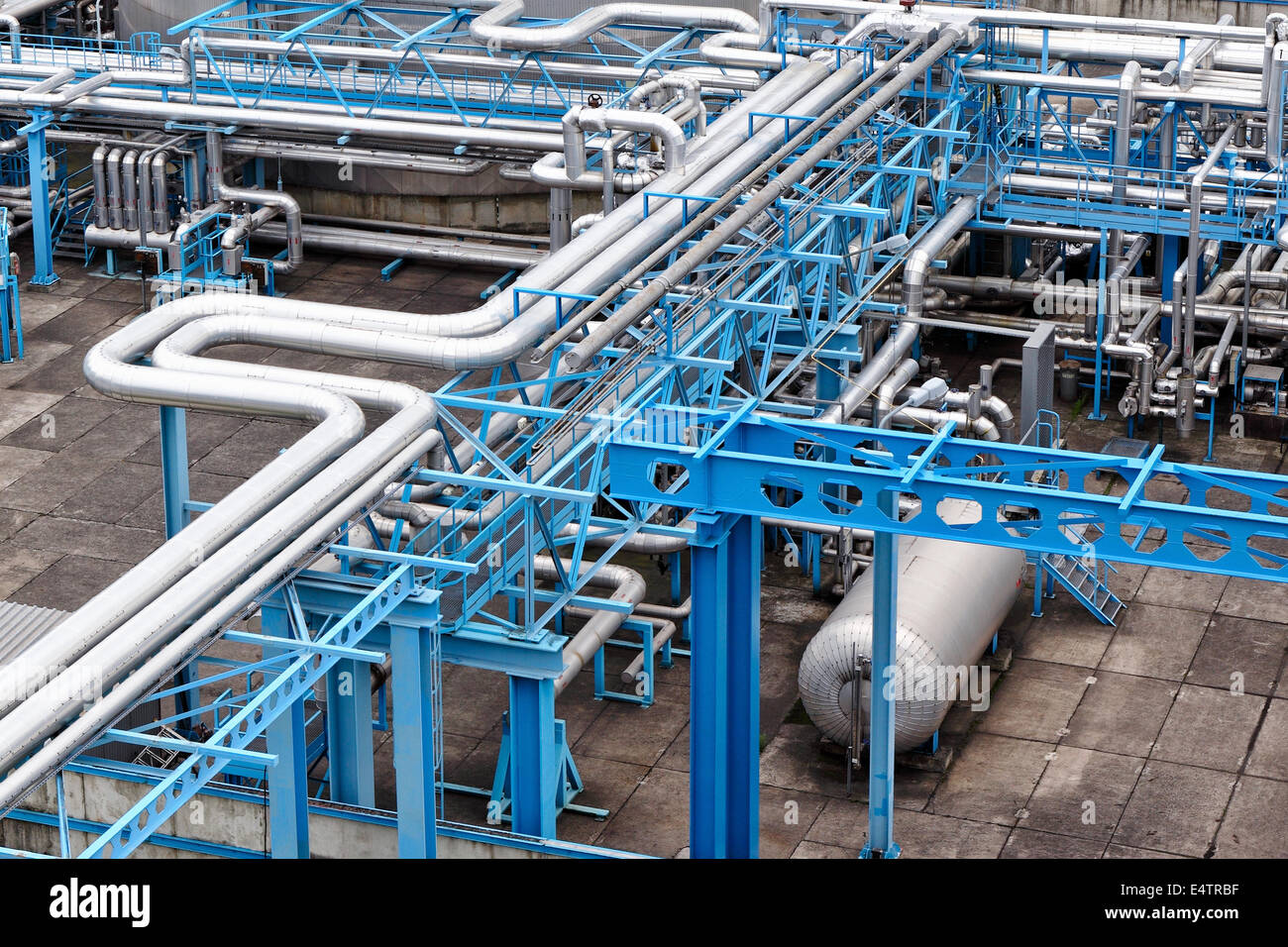 Gas processing plant Stock Photo - Alamy