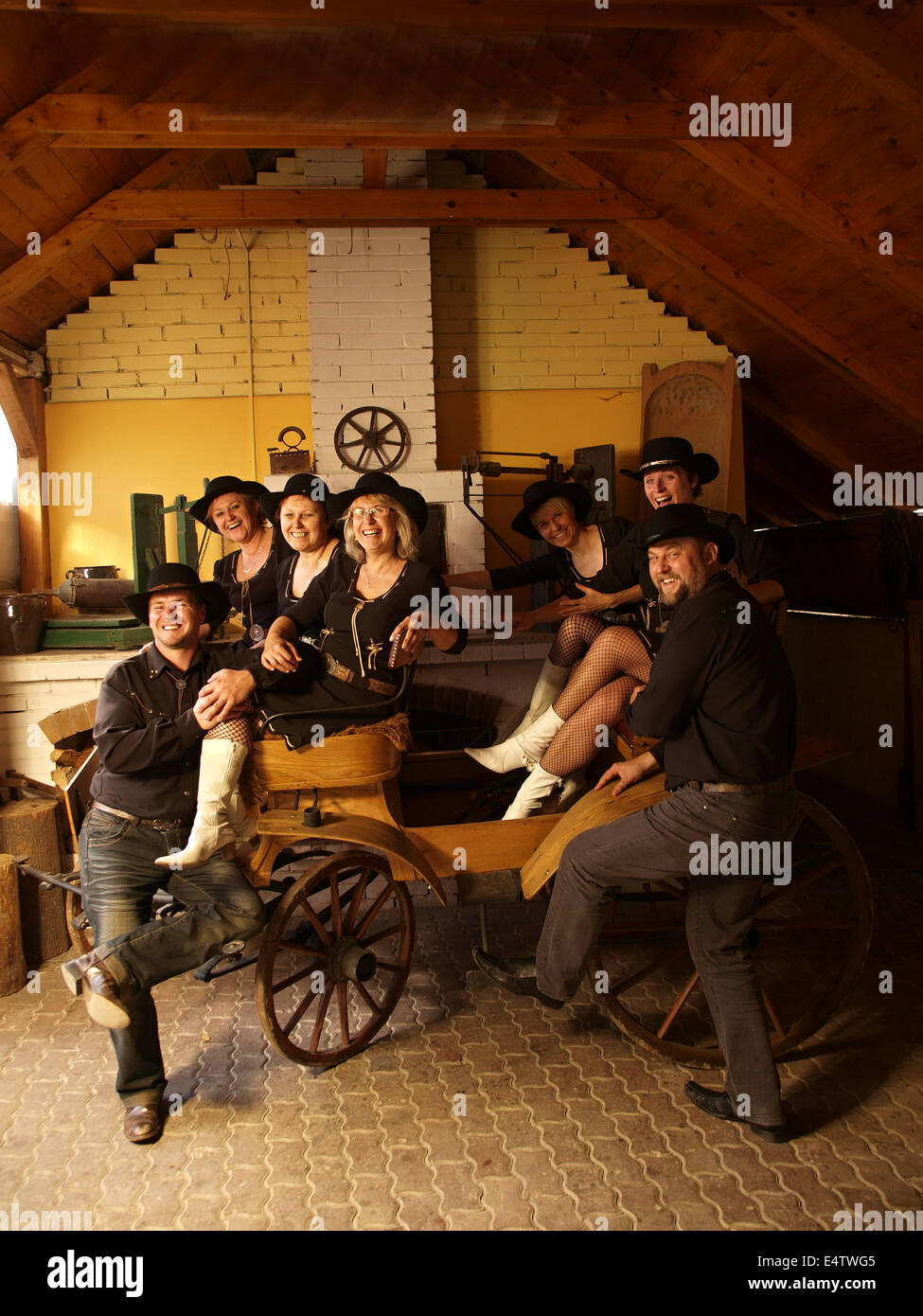 Country dance hi-res stock photography and images - Alamy