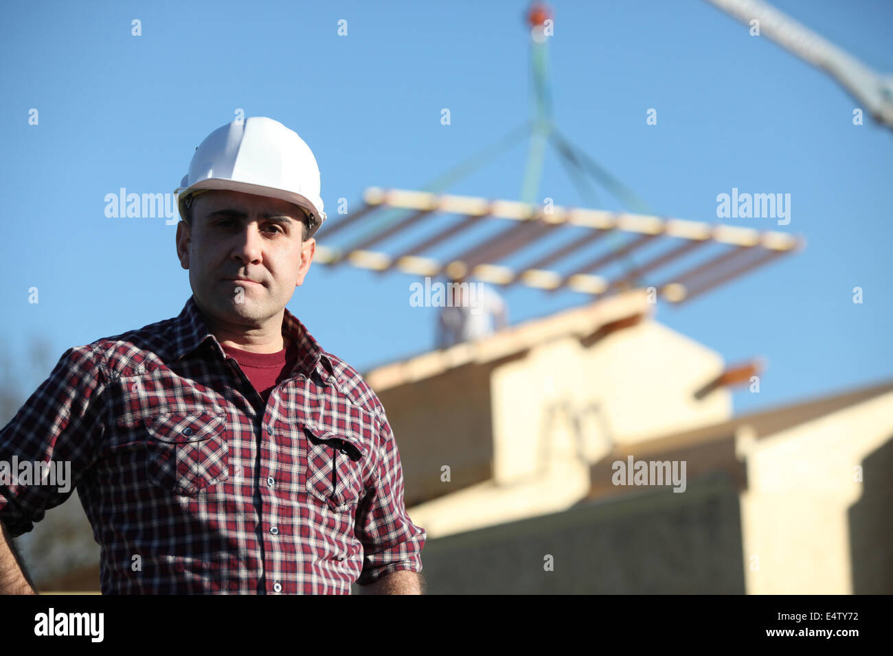 Foreman overseeing construction of house Stock Photo - Alamy