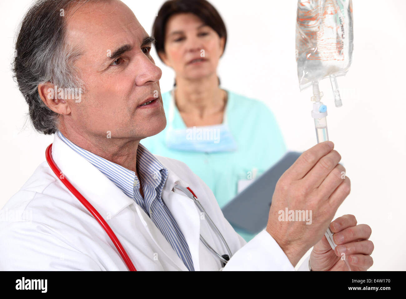Doctor hooking up an IV Stock Photo - Alamy