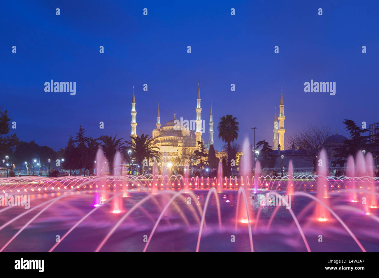 Blue mosque istanbul night hi-res stock photography and images - Alamy