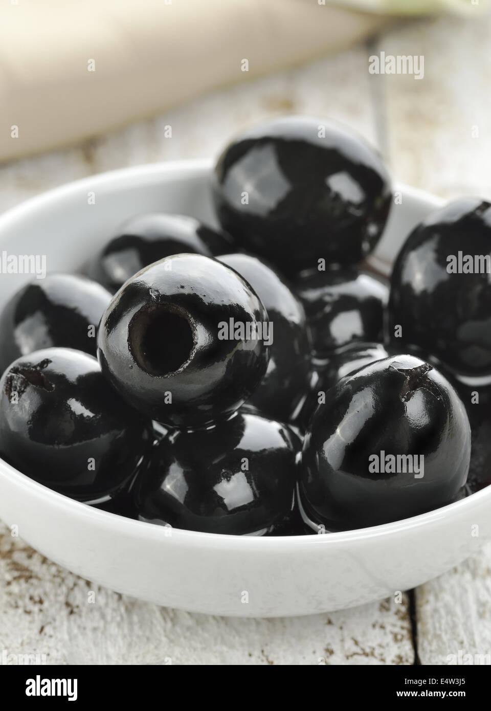 Black olives hi-res stock photography and images - Alamy