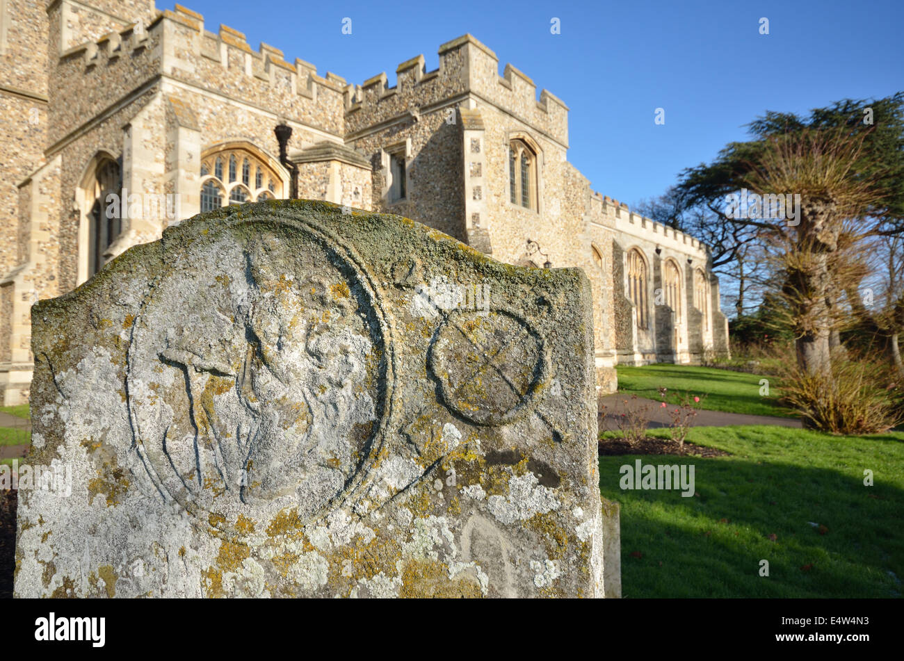 Church and gravestone hi-res stock photography and images - Alamy