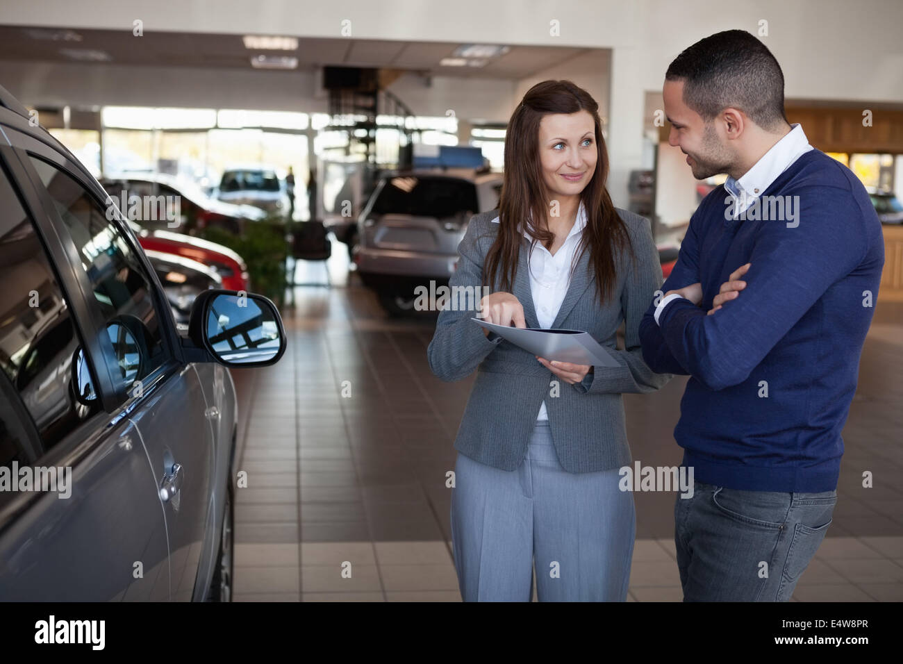 Woman explaining something to a man Stock Photo - Alamy