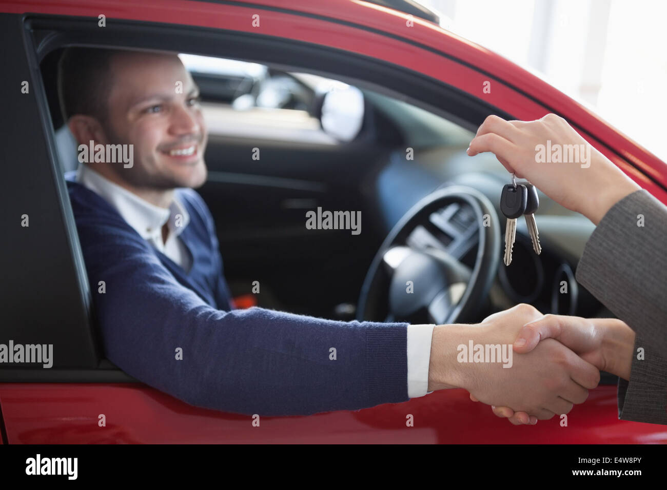 Car keys shaking hand hi-res stock photography and images - Alamy