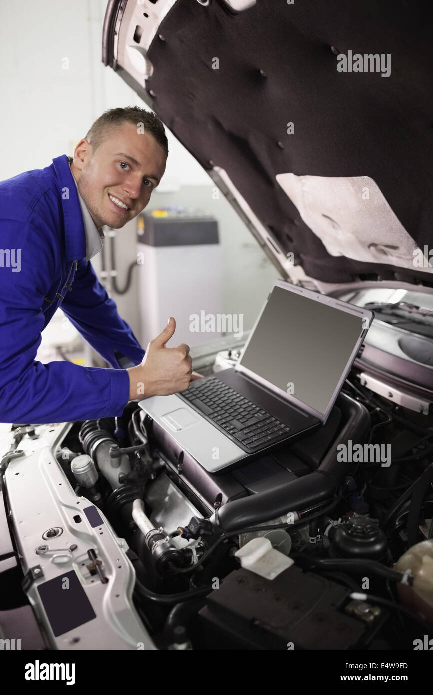 Mechanic working on a computer Stock Photo - Alamy