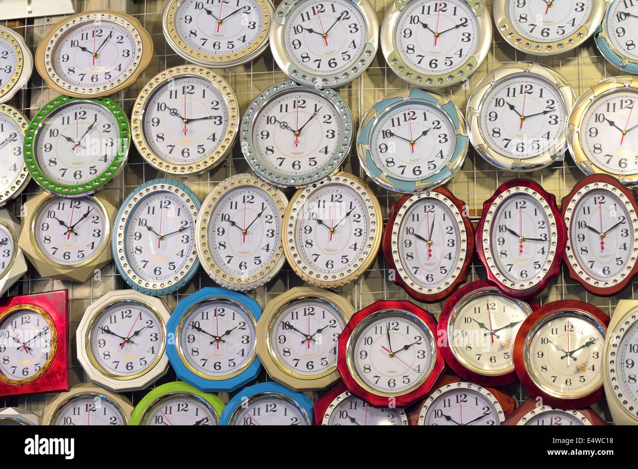 Wall clocks hi-res stock photography and images - Alamy