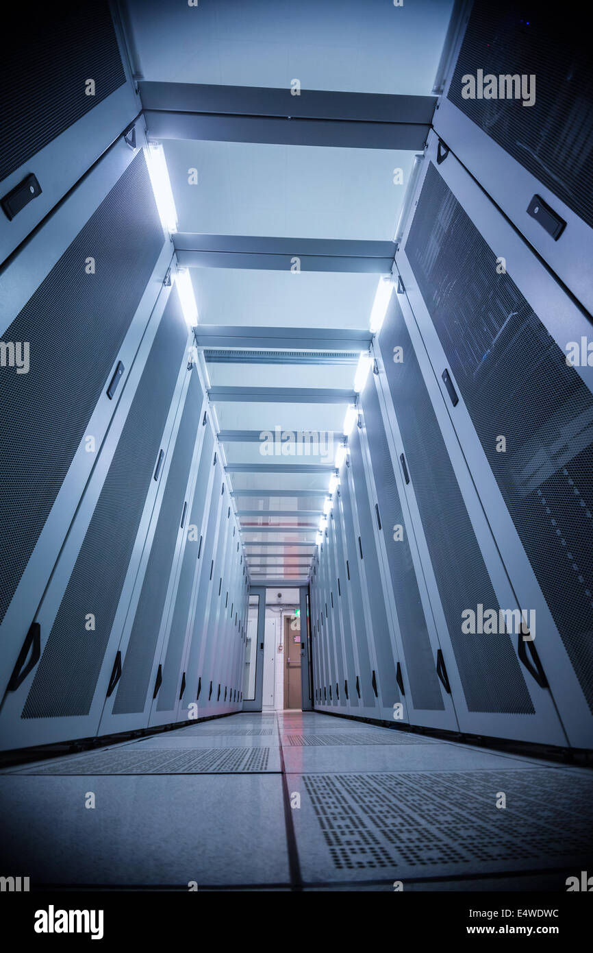 Data center hi-res stock photography and images - Alamy