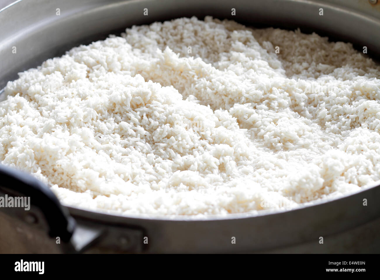 Rice with water in the pot Stock Photo - Alamy