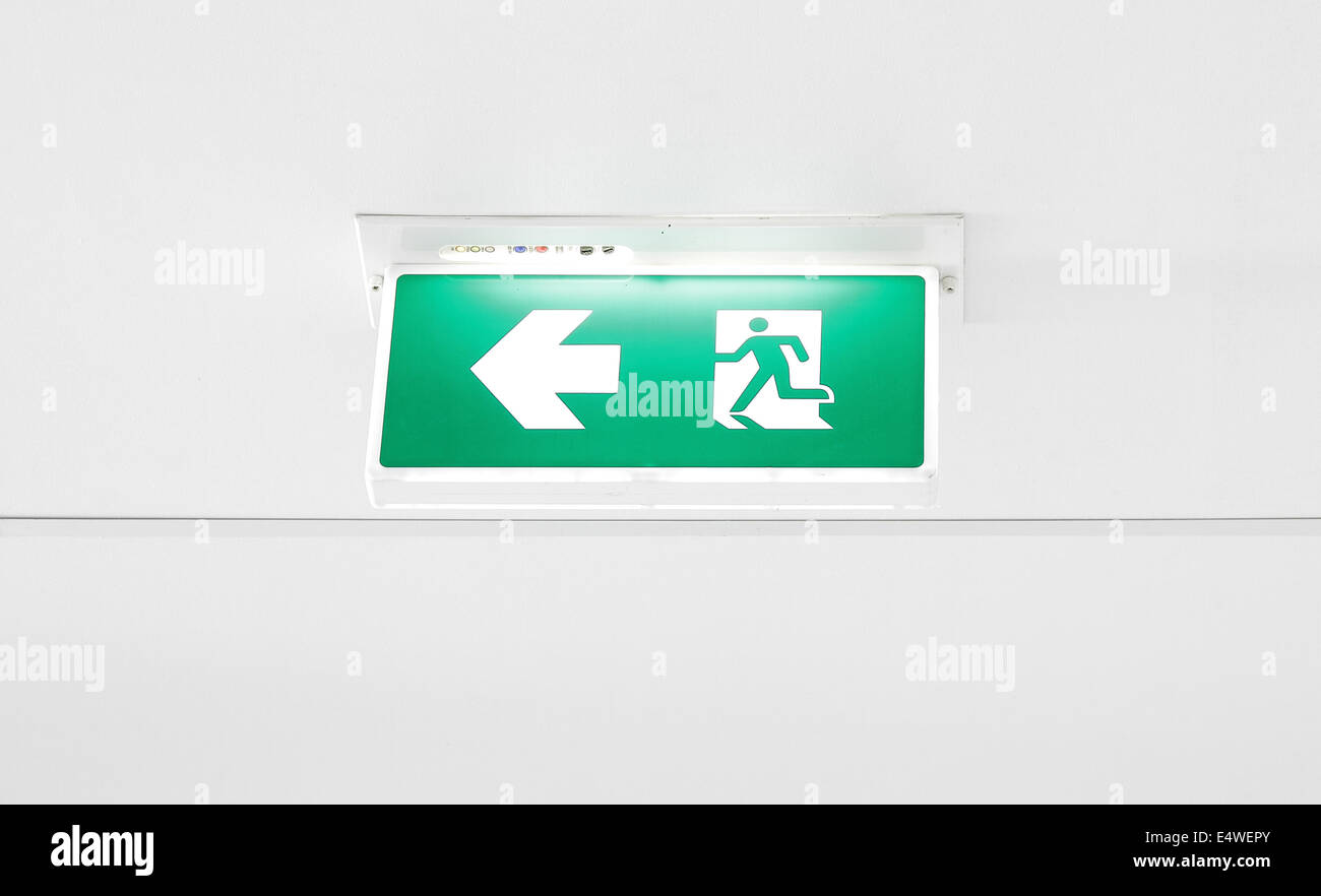 Fire escape sign hi-res stock photography and images - Alamy