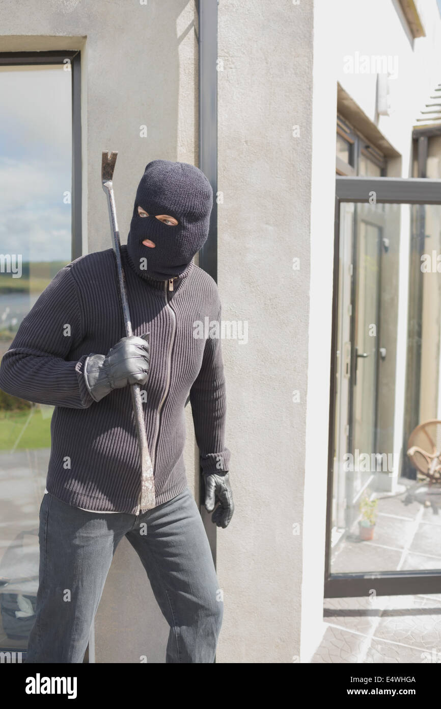 Hiding behind wall hi-res stock photography and images - Alamy