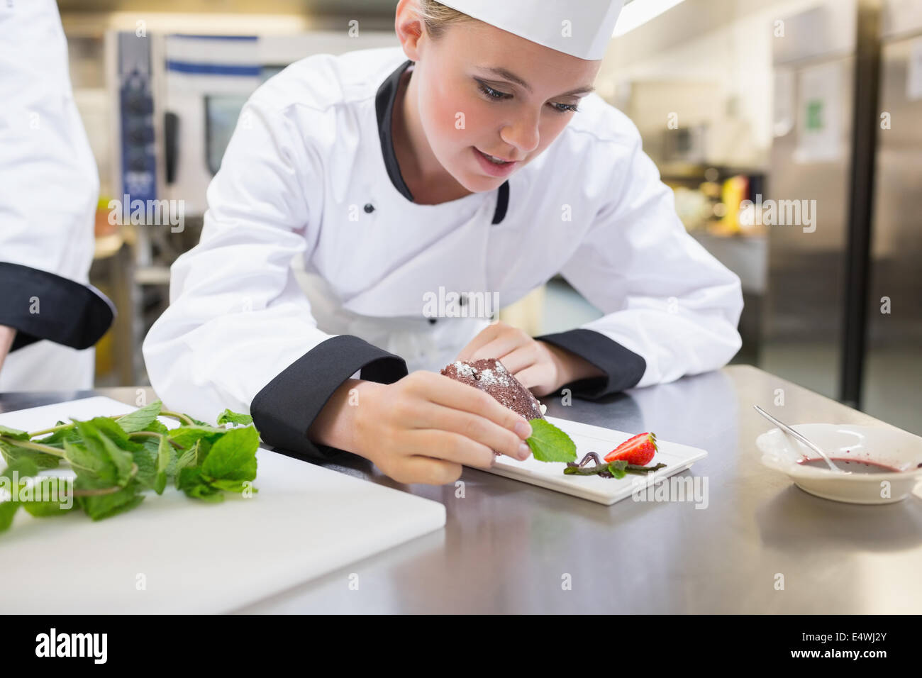 Chef putting mint on dessert plate Stock Photo - Alamy