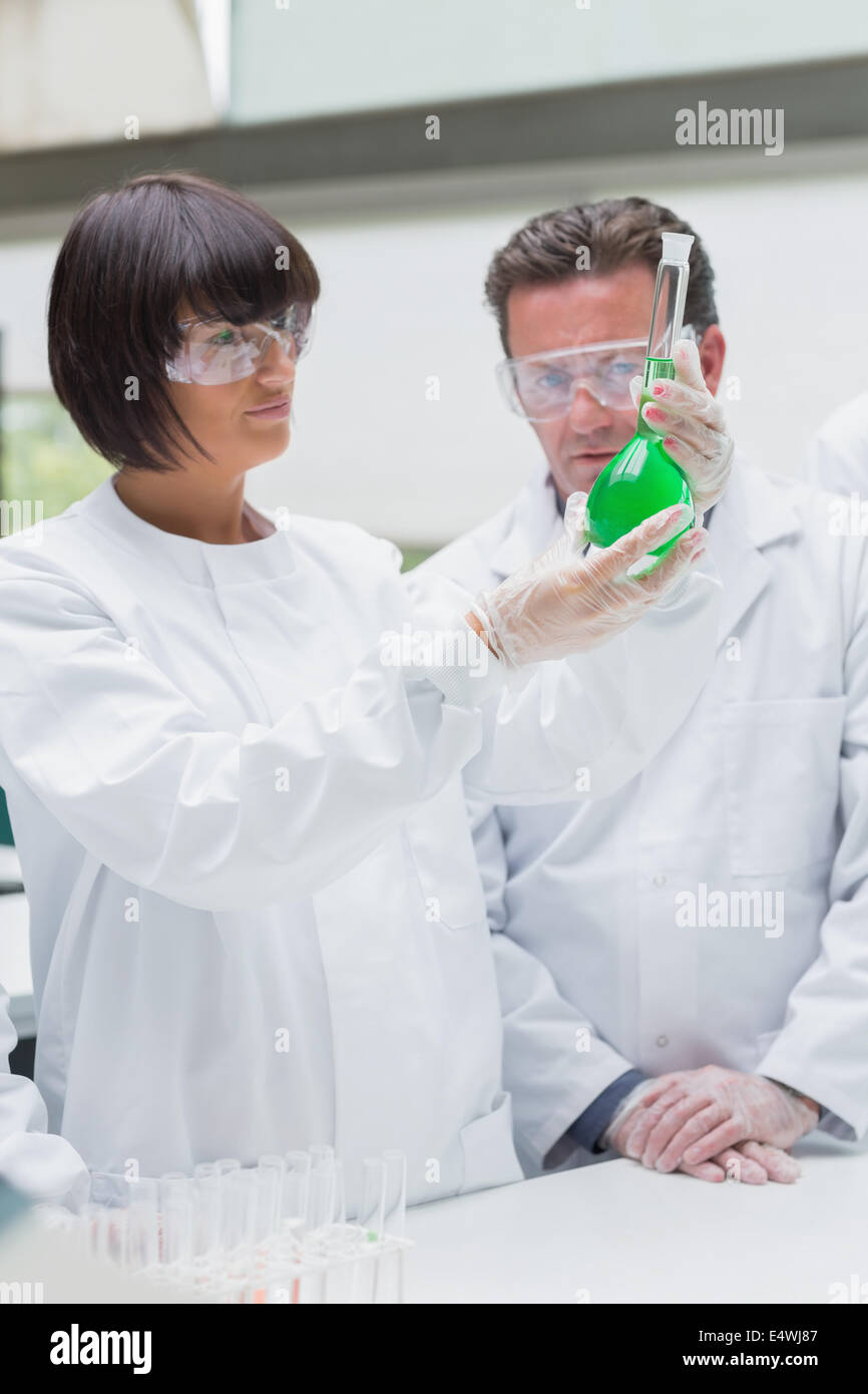 Chemist chemists chemistry hi-res stock photography and images - Alamy