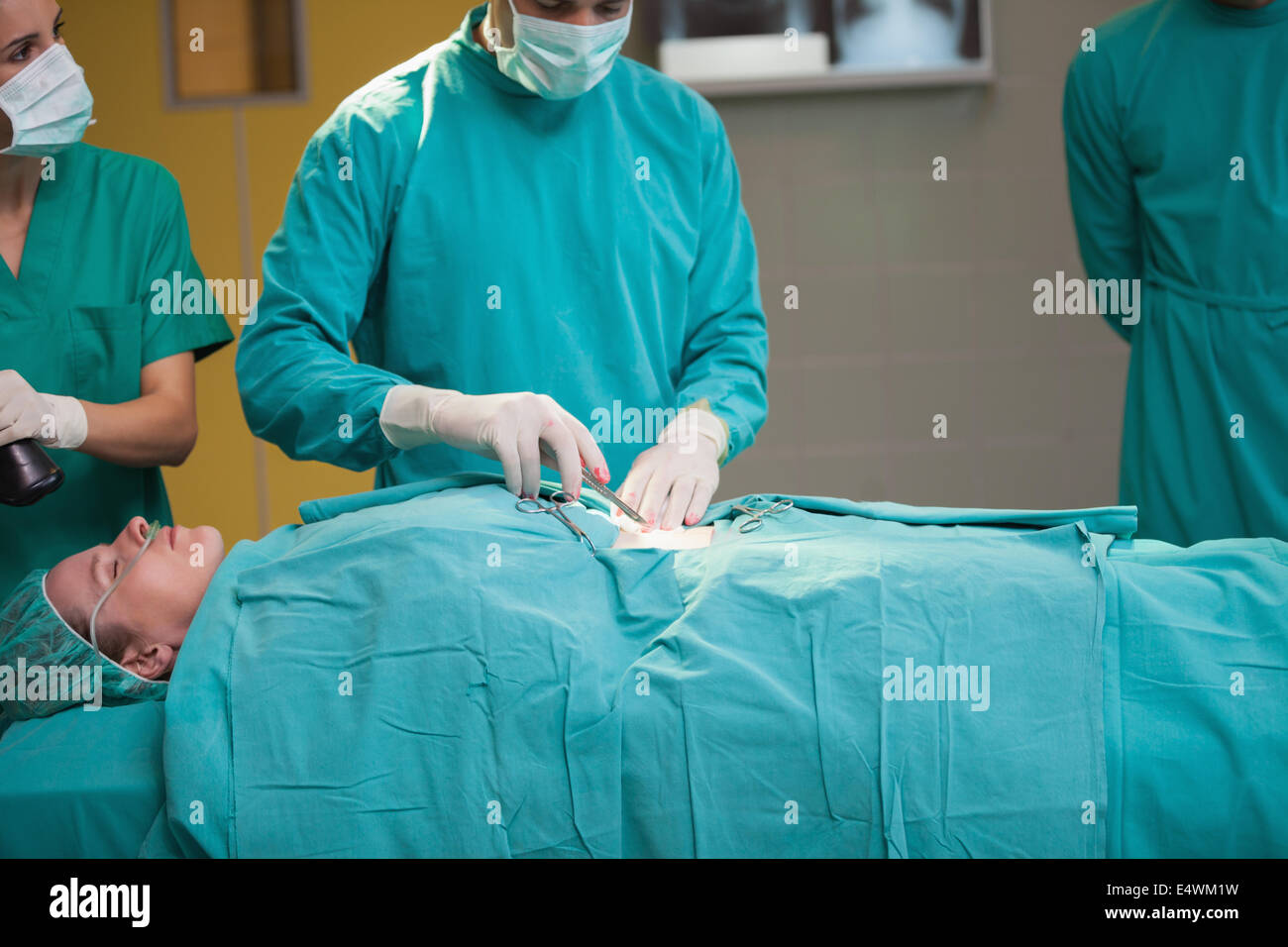 Surgical opening hi-res stock photography and images - Alamy