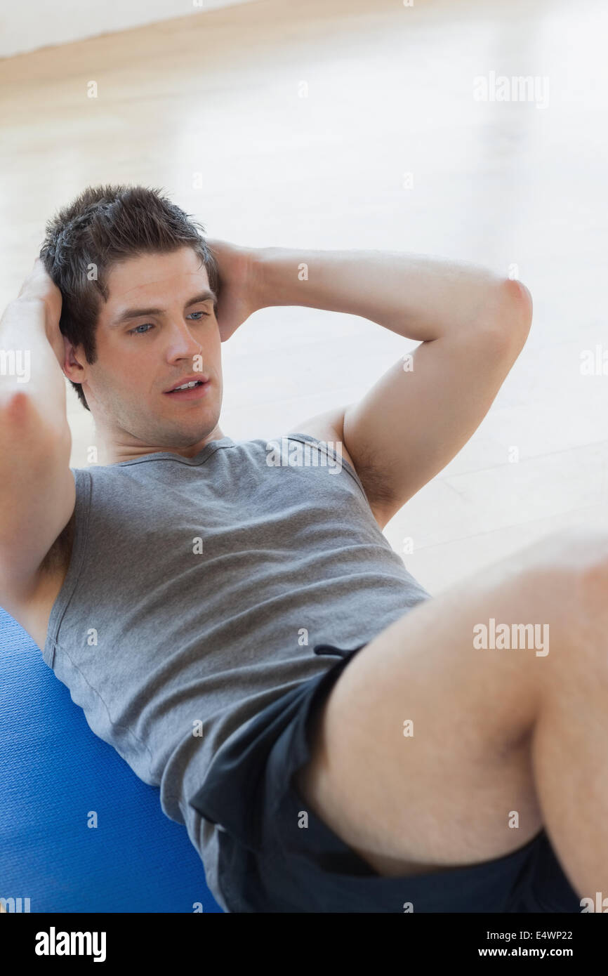 Man doing sit ups at the gym Stock Photo - Alamy