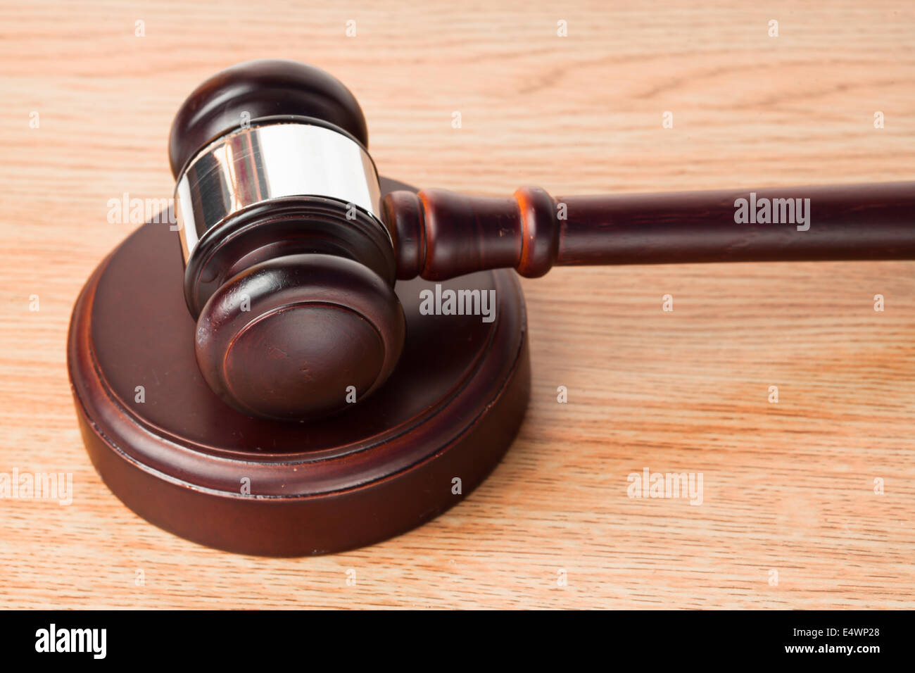 Gavel with the sound block Stock Photo - Alamy