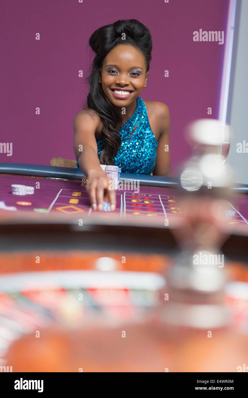 Gamblers playing roulette hi-res stock photography and images - Alamy