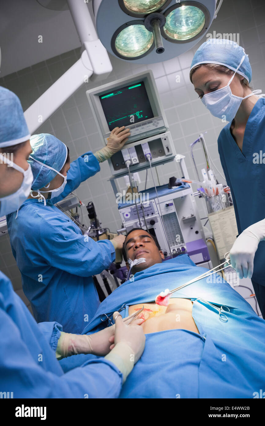 Doctors performing a surgery hi-res stock photography and images - Alamy