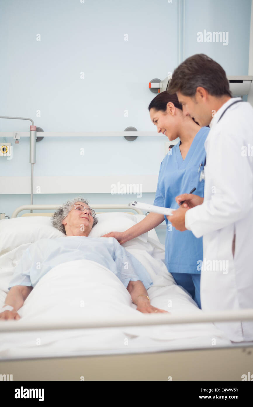 Doctor and nurse speaking to a patient Stock Photo - Alamy